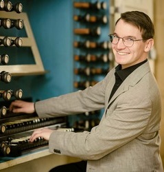 Nachwuchsorganist beim Dresdner Orgelsommer – Neue (musikalische) Blätter